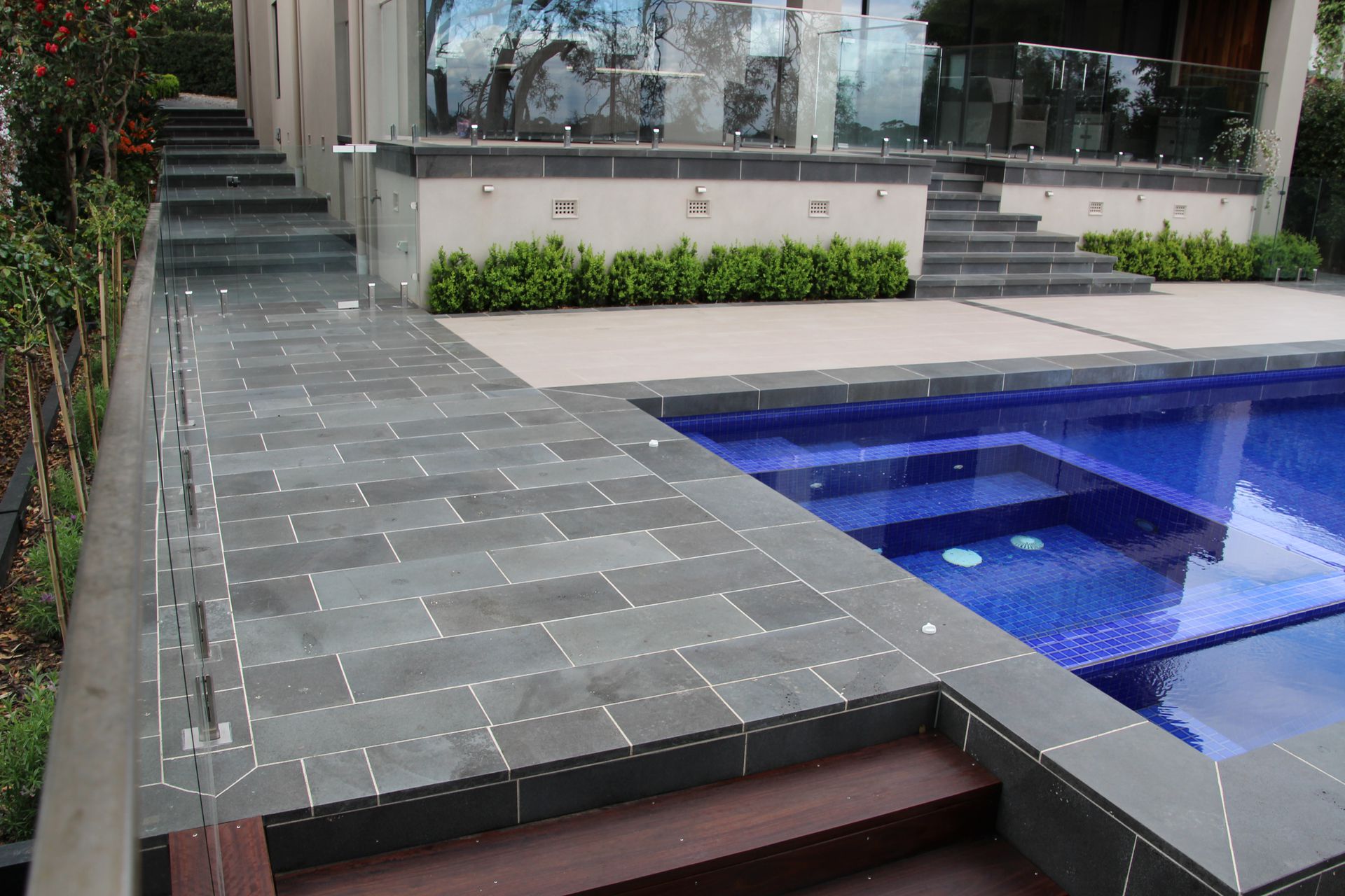 Photo/Bluestone: Blue Ocean Honed | SAI Stone